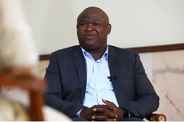 Trabalhadores do Governo Provincial de Luanda homenageiam Manuel Homem ...