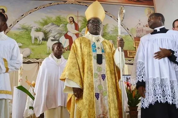 Cameroun : Jean Mbarga, l’archevêque de Yaoundé dévoile son alliance ...