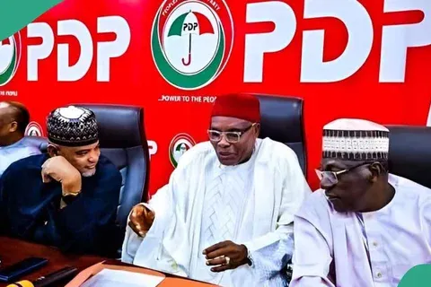 JUST IN: Ex-PDP Chairman, Others Defect to APC, Details Emerge