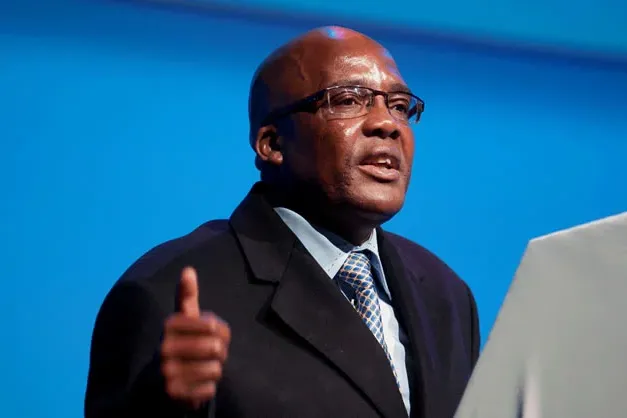 SA extends work permits to year end for Zimbabweans